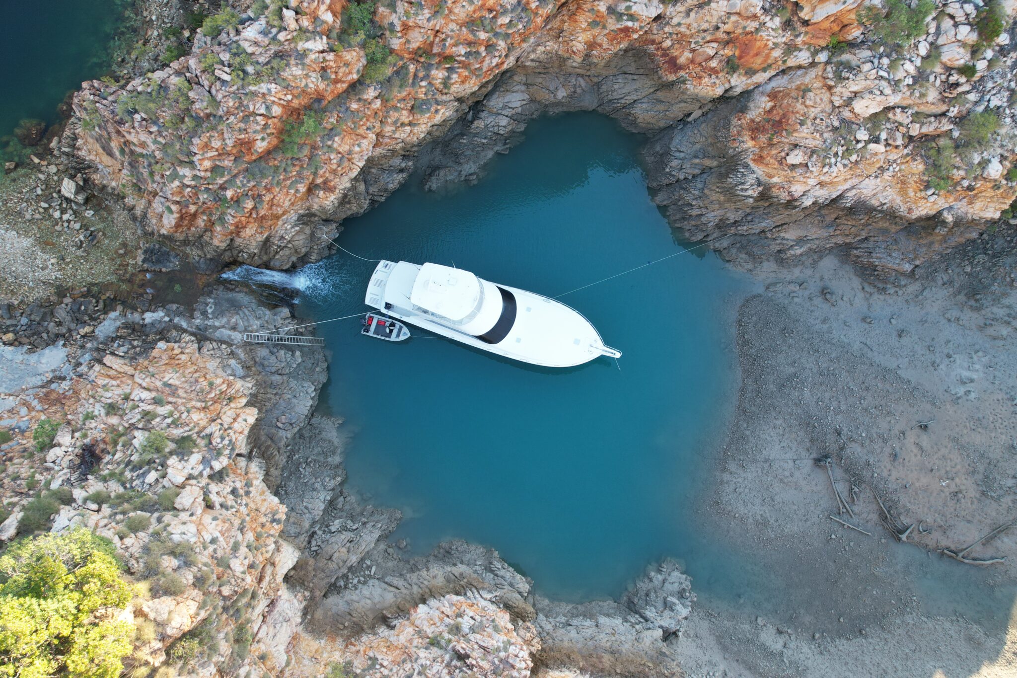 VEEM Gyro on the road from Perth to Geraldton – VEEM Marine